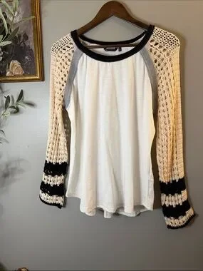 Hannah | Tops | Hannah Crochet Sleeve Boho Baseball Tee Top Cream Black ...